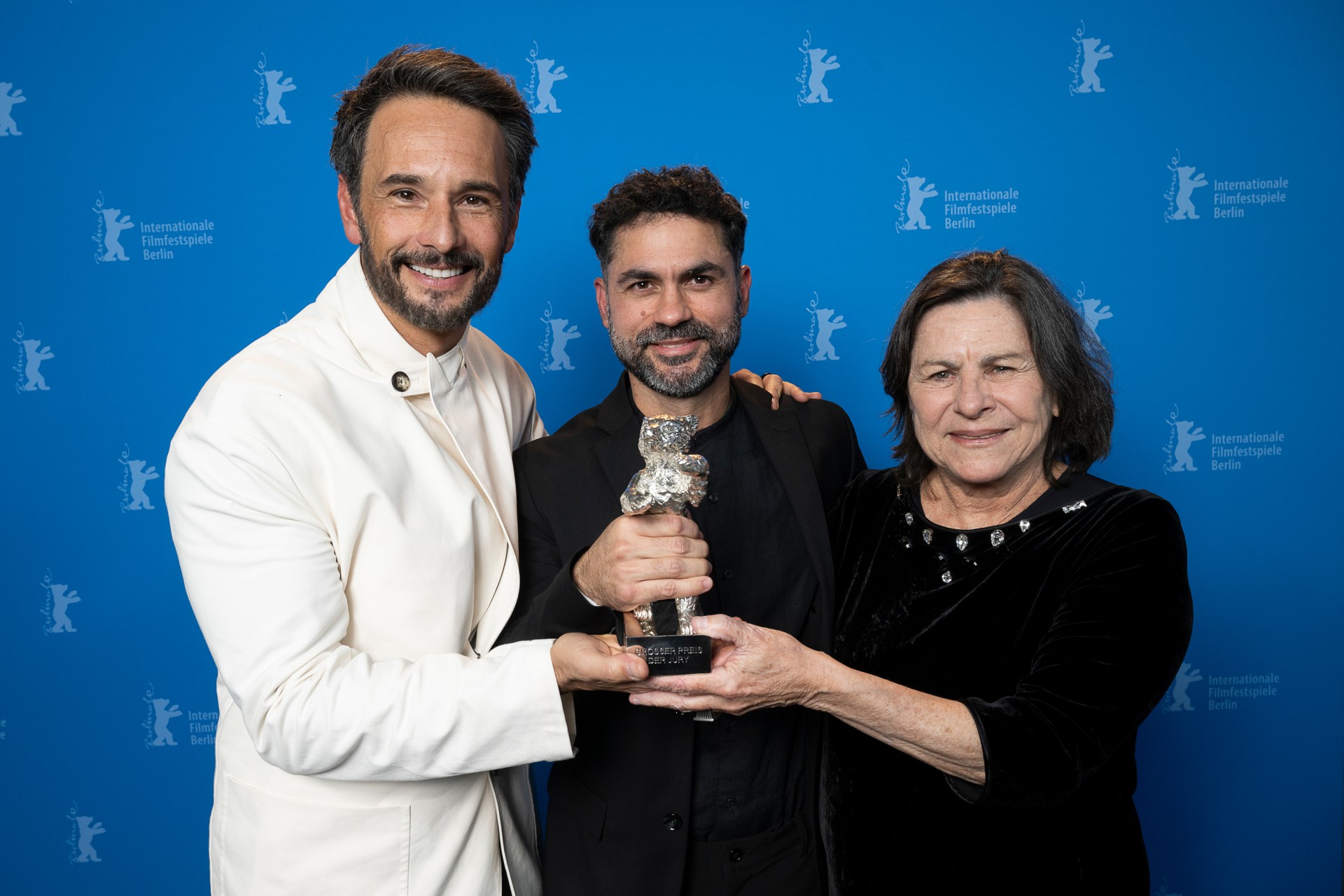 Urso de Prata e aplausos de pé: 'O Último Azul' triunfa em Berlim ...